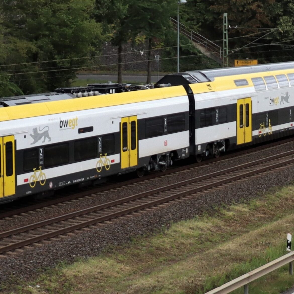 How would the ownership, leasing and operation of the night trains work ...